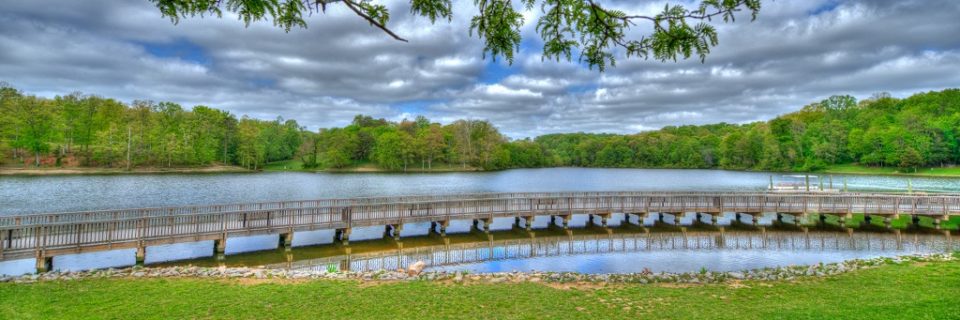 Hook up the Boat to Your Escalade for a Virginia Lake Retreat
